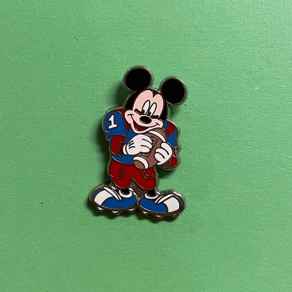 Disney | Jewelry | Mickey Mouse Football Player Disney Trading Pin ...